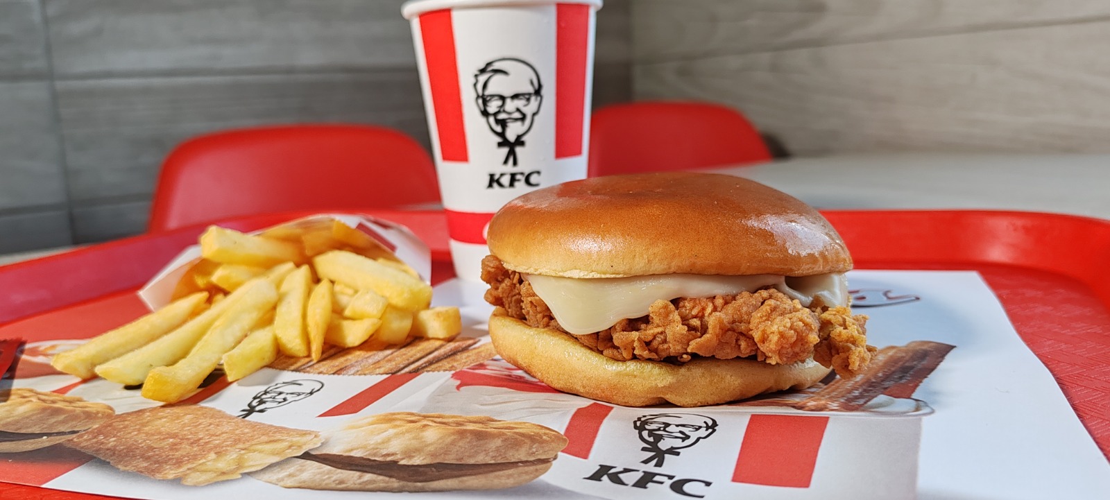 KFC introduce al mercado dominicano el Kentucky Chizza Sándwich ...
