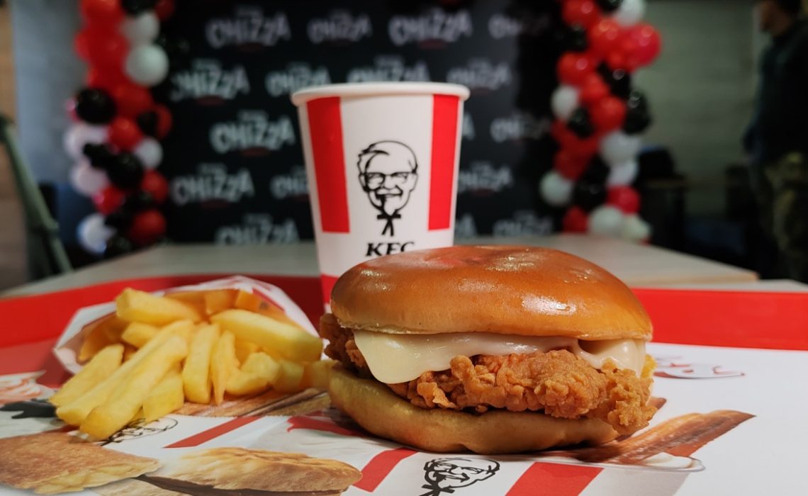 KFC introduce al mercado dominicano el Kentucky Chizza Sándwich ...